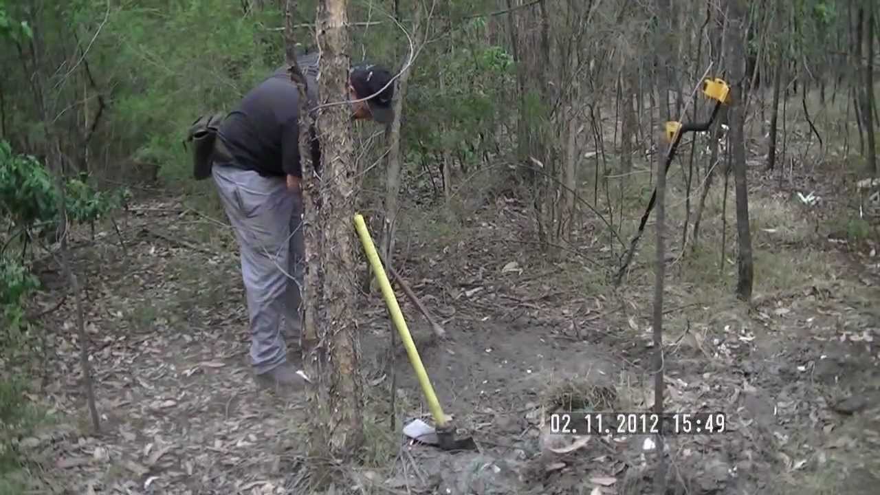 Metal Detecting - Part 2 - Metal Detecting and Bottle Digging - YouTube