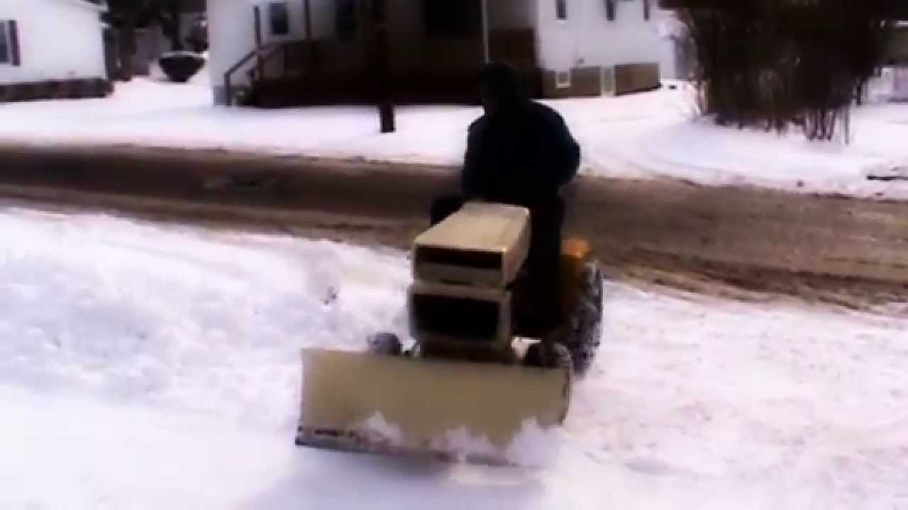 Cub Cadet 1650 Hydro Plowing Snow - YouTube