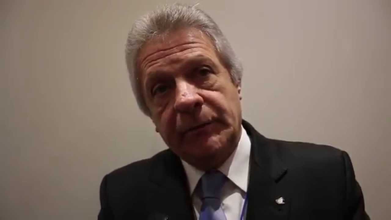 Rene Hermann - Costa Cruceros - YouTube