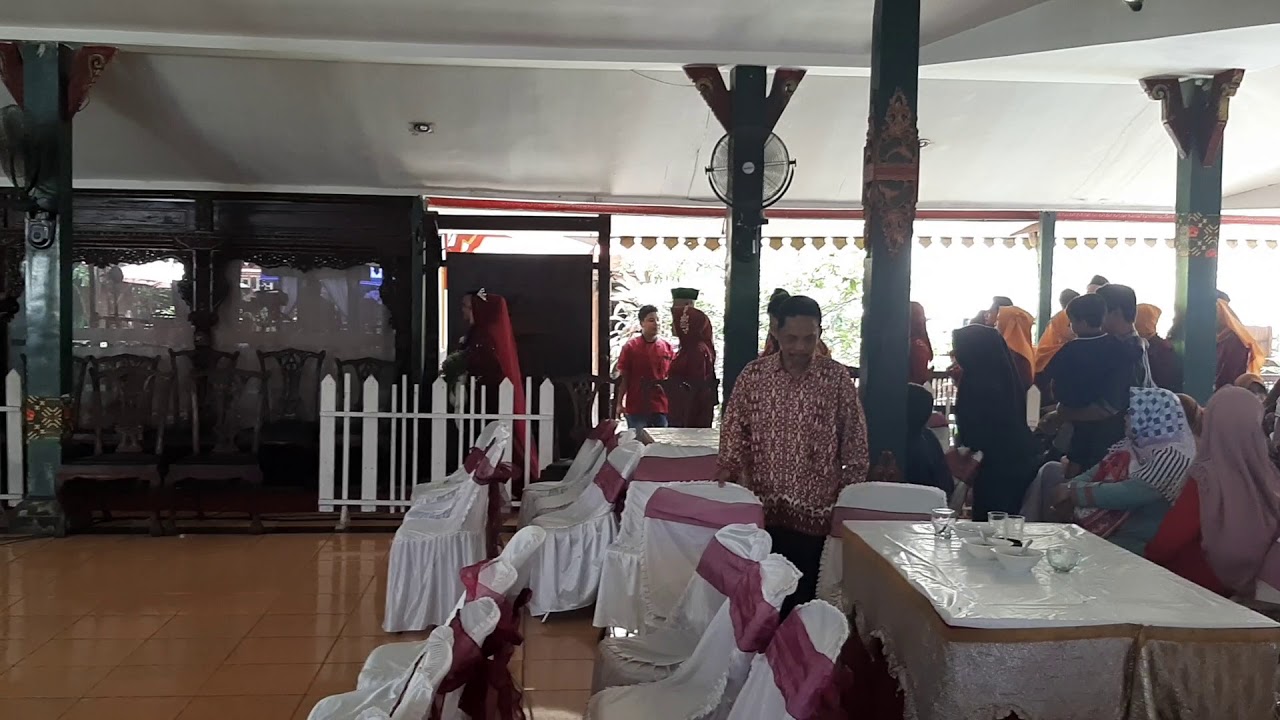 Prosesi pernikahan di ulam sari kudus - YouTube