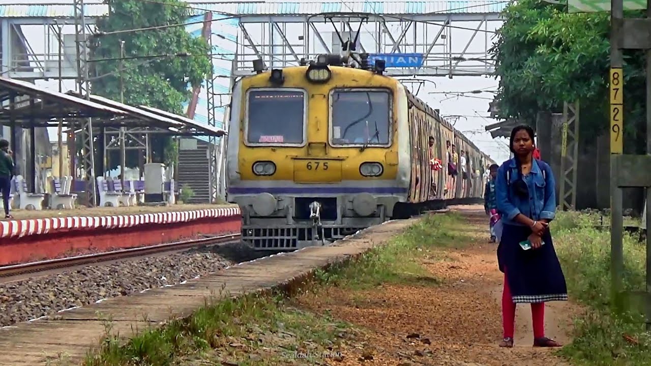South Eastern Railways high speedy Howrah-Midnapur Local Train crossing ...