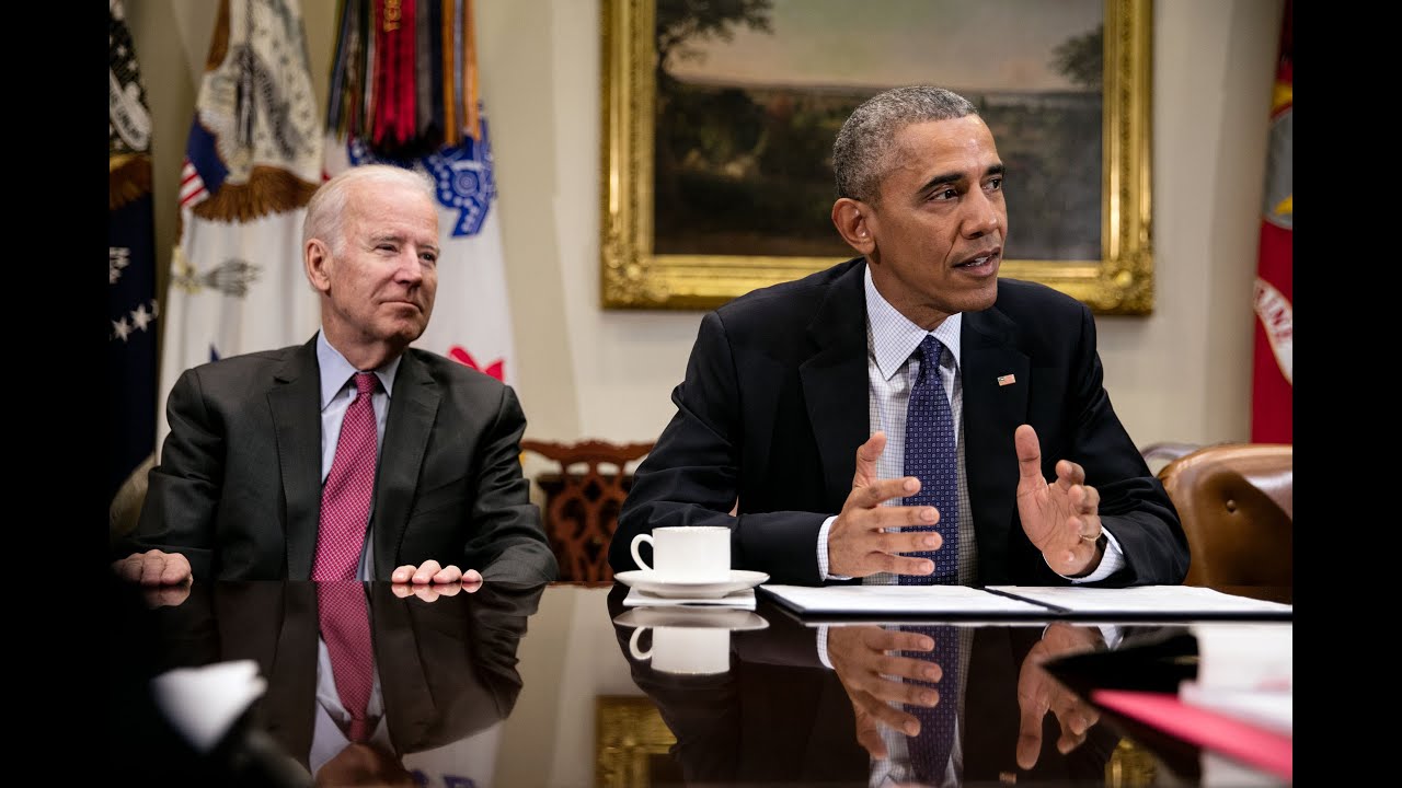 The President Receives an Update on the Economy - YouTube