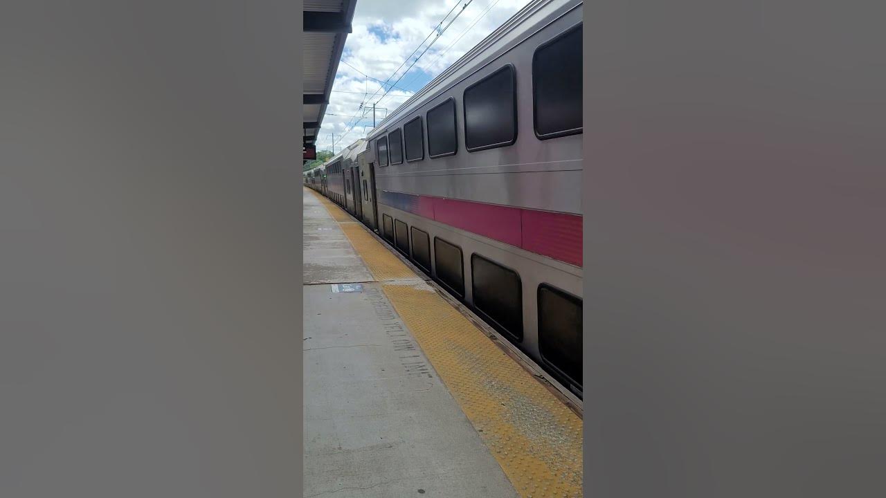 NJ Transit Cab Car No. 7036 arrives at Metropark train station - YouTube