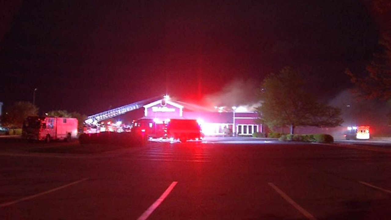 North Columbus Bob Evans damaged in early morning fire - YouTube