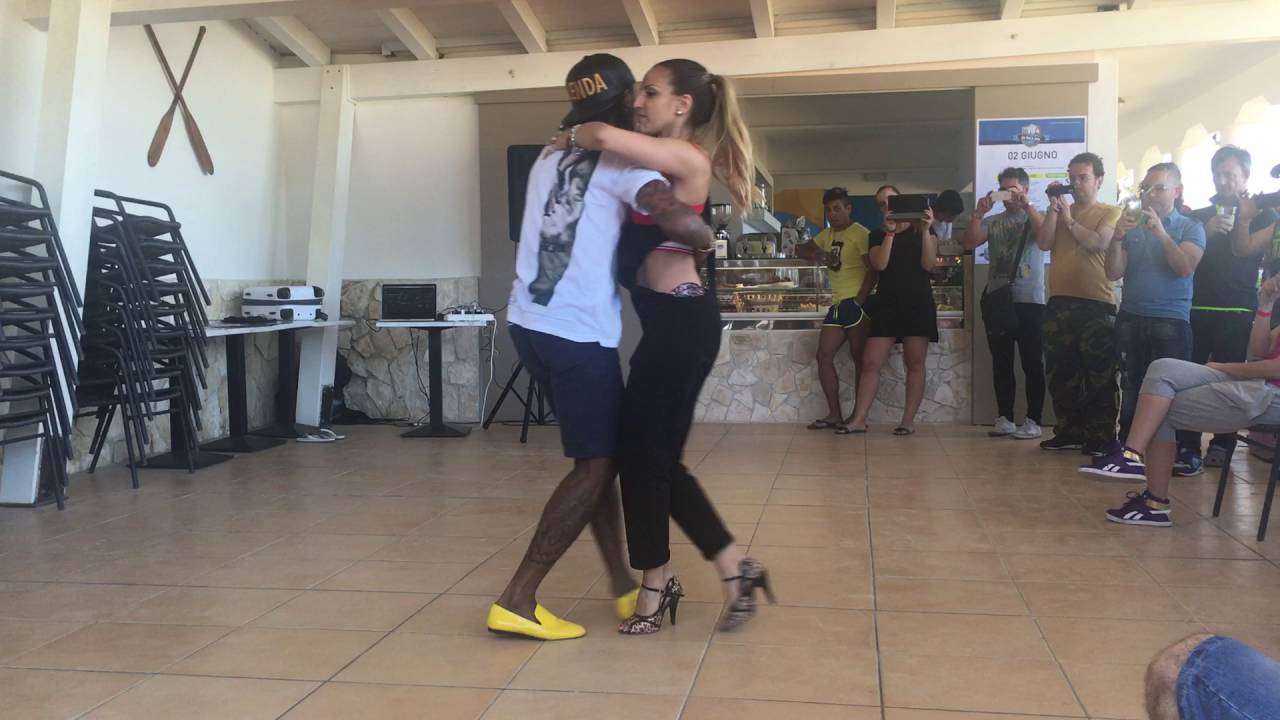 MORENASSO & VICKY - demo semba. - YouTube