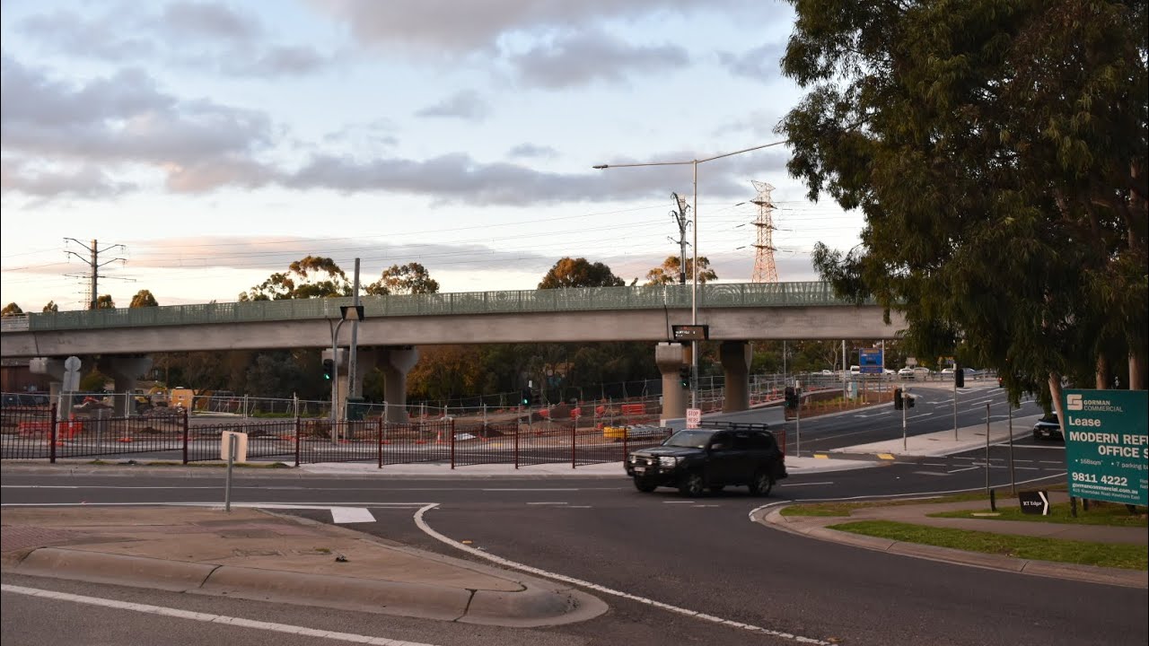 A Look At The Toorak Road Skyrail - YouTube
