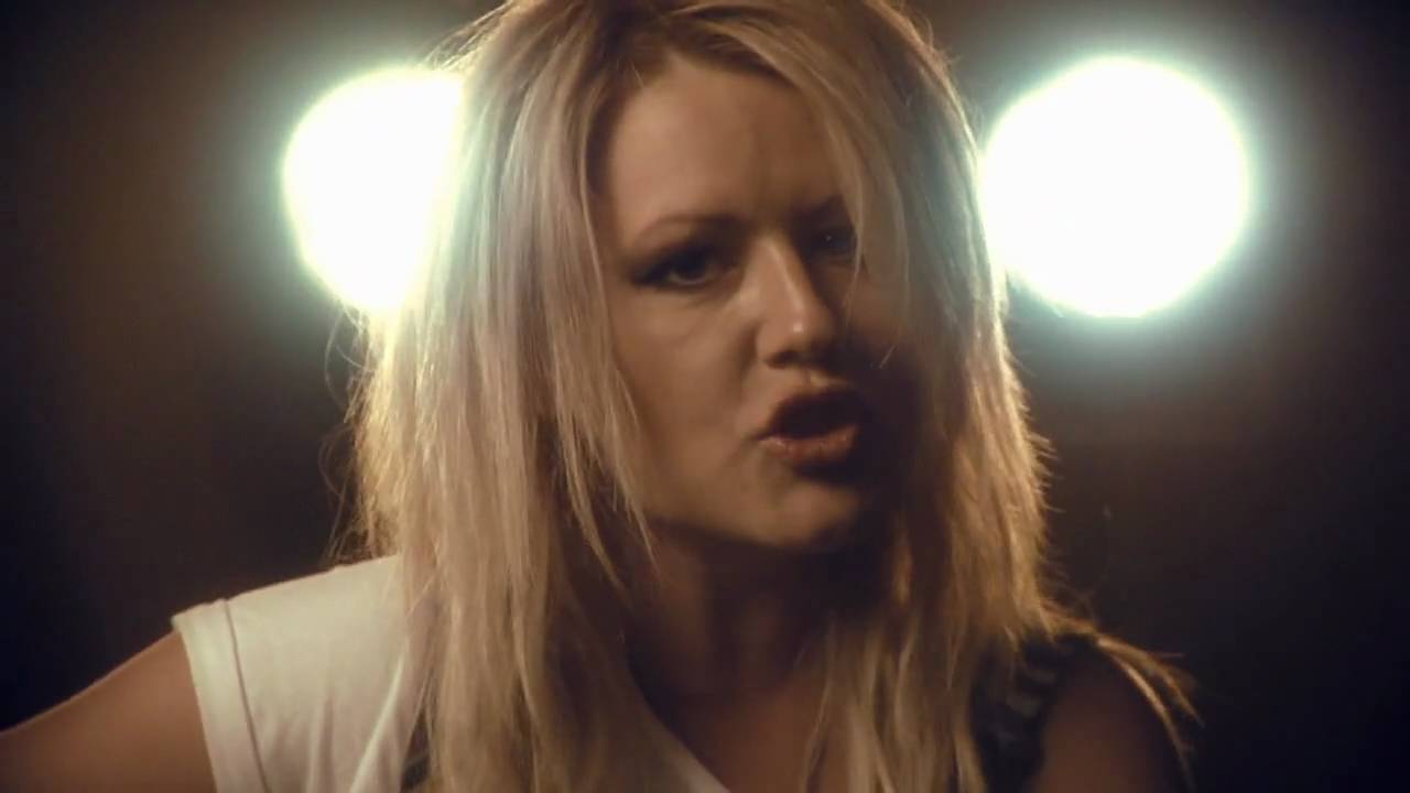 Laila Samuels - Give it to me straight - Official video - YouTube