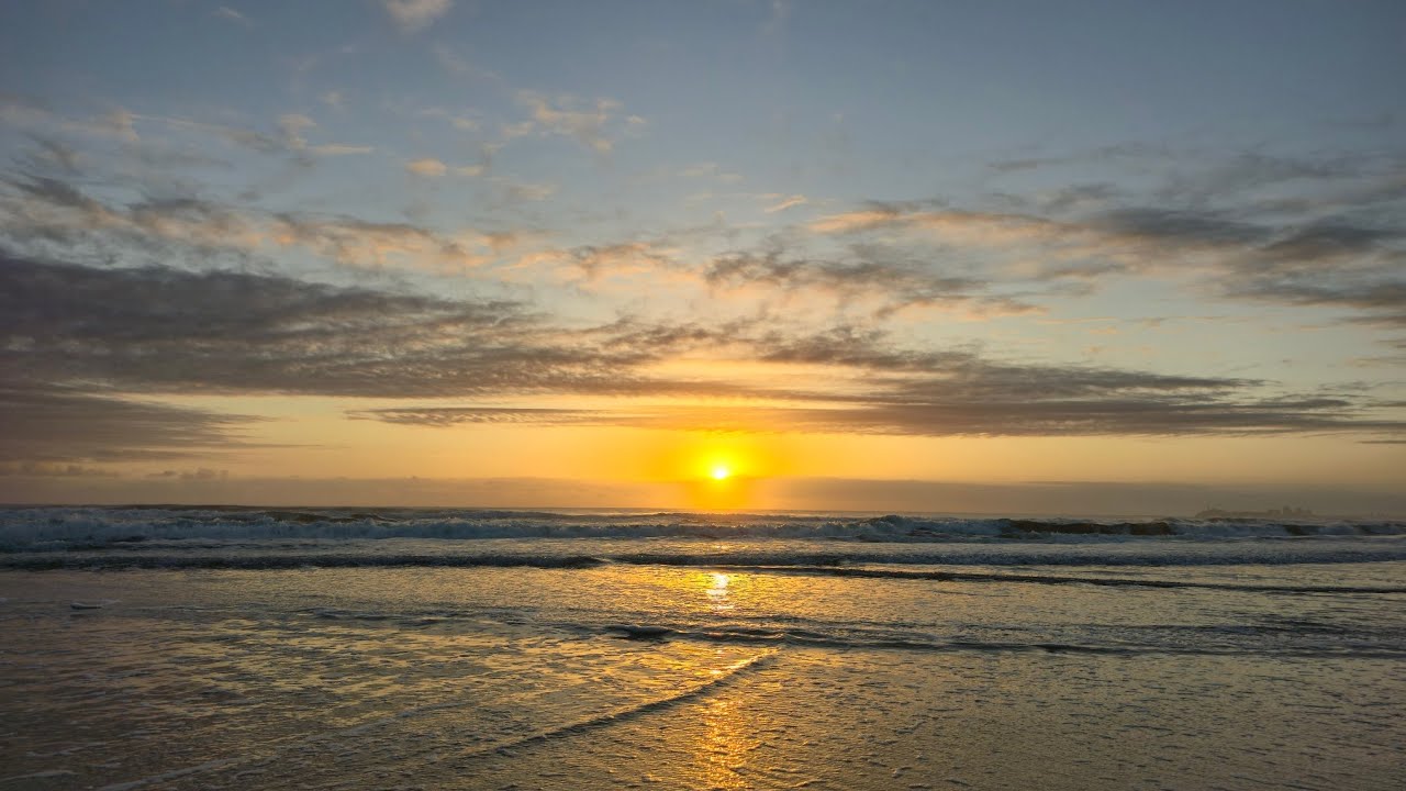 Pensive Morning at Mudjimba, Australia | Sunrise 156 – Dynamic Radiance ...