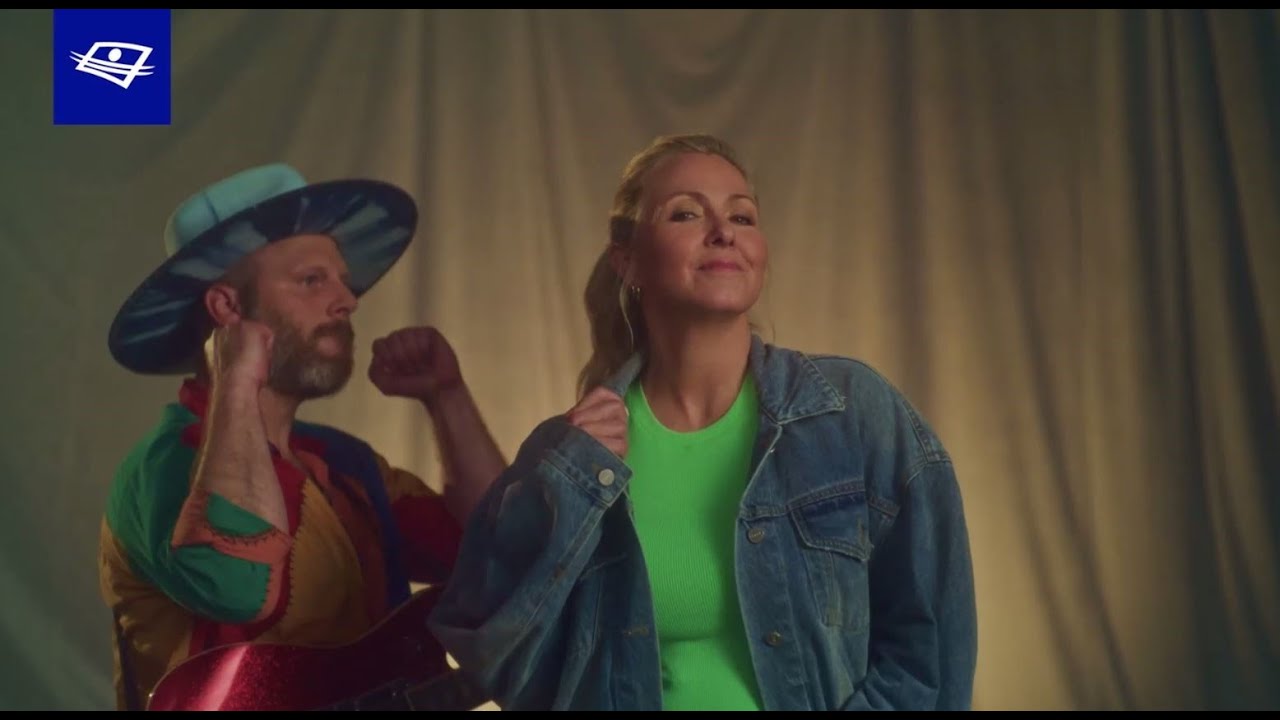 Véro lâche son fou en chantant «T'es dans la lune» des BB! 🎶 | Les BB : un écho éternel - YouTube