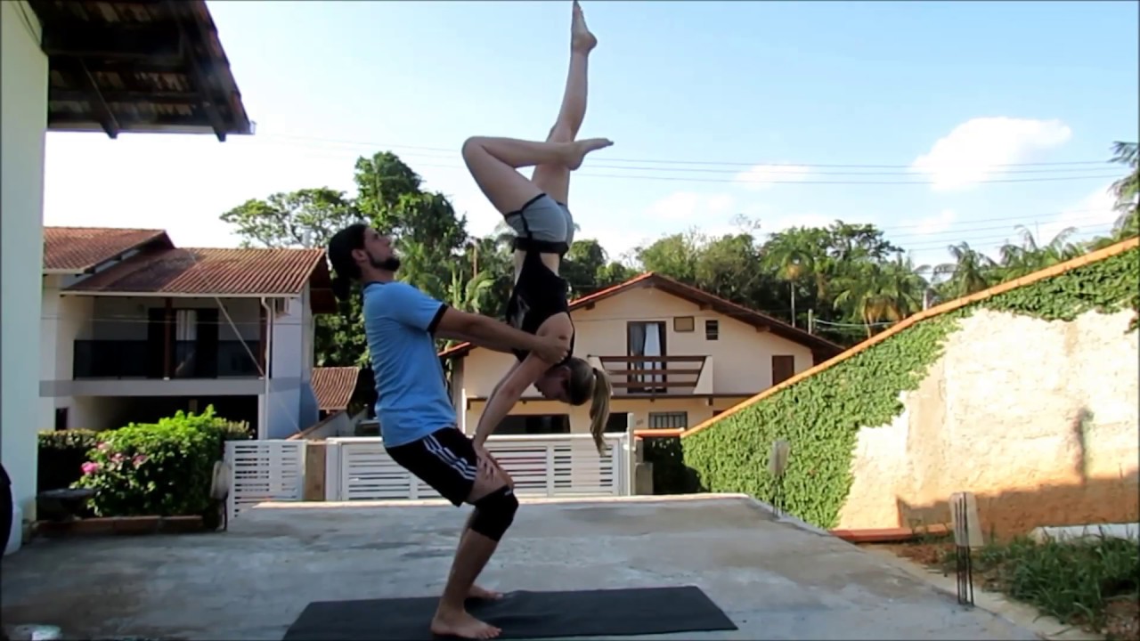 Beginner Acroyoga (Handstand / Scorpion) - YouTube