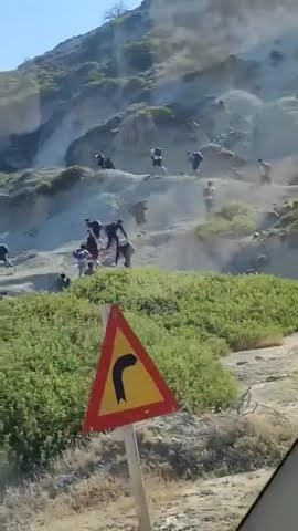 ΕΙΣΒΟΛΗ ΑΛΛΟΔΑΠΩΝ ΔΙΑ ΘΑΛΑΣΣΗΣ ΣΤΗΝ ΡΟΔΟ ΜΙΑ ΧΩΡΑ ΞΕΦΡΑΓΟ ΑΜΠΕΛΙ - YouTube
