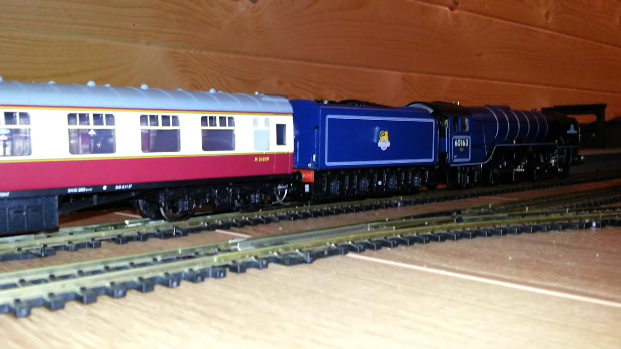 Express Blue Bachmann Tornado with Howes sound - YouTube