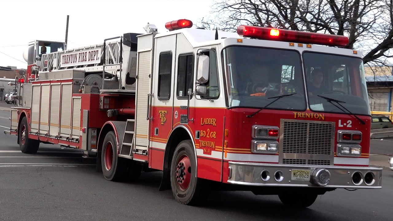 Trenton Fire Department Engine 6, Ladder 4 & C5 Responding - YouTube