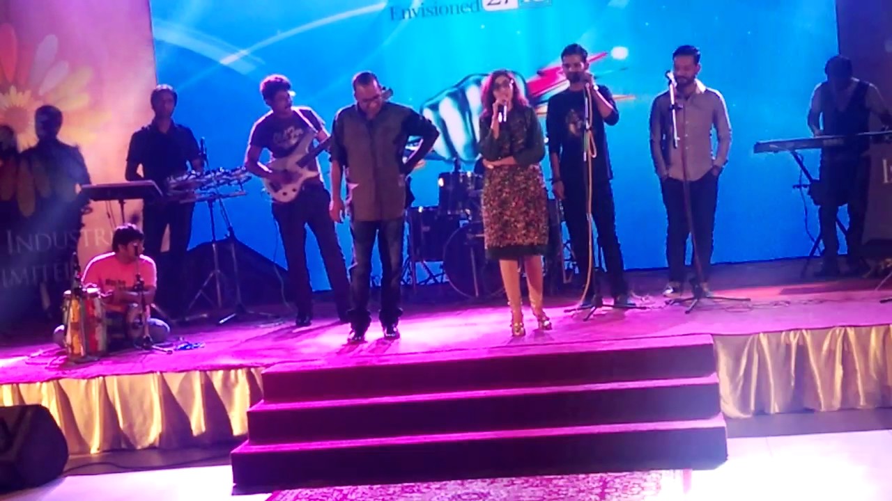 MIDHAT HIDAYAT performing @ Karachi concert with naeem Abbas rufi - YouTube