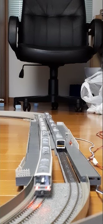 【Nゲージ】TOMIX 209系 普通 停車＆出発 KATO 221系 223系6000番台 快速 通過 #鉄道模型 #Nゲージ #shorts - YouTube