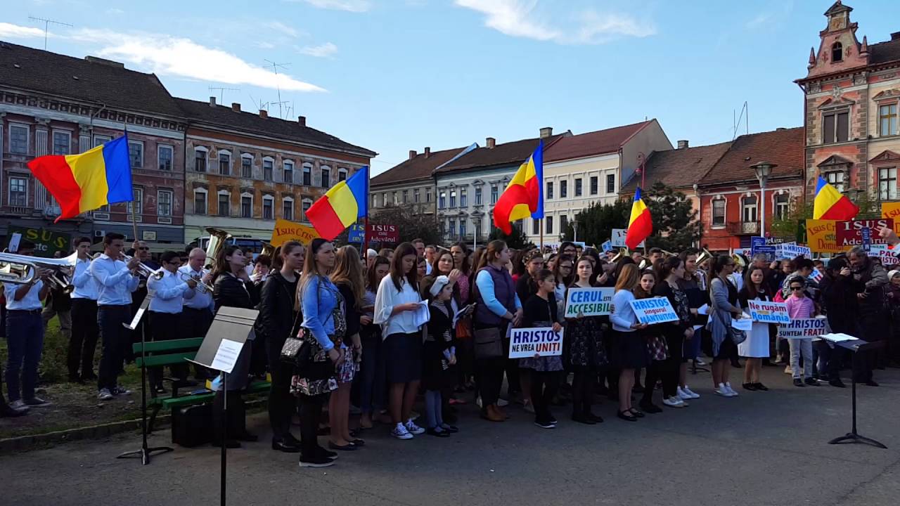 The Romanian National Anthem - Live performance in Arad, Romania - YouTube