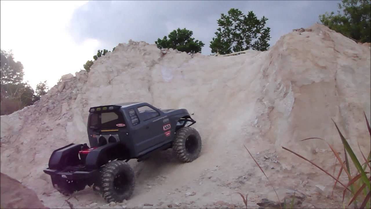 Axial scx 10 trail honcho - YouTube