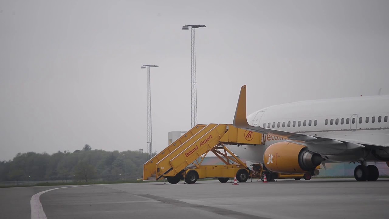 DELTA Retroreflectometer on Airfield - YouTube