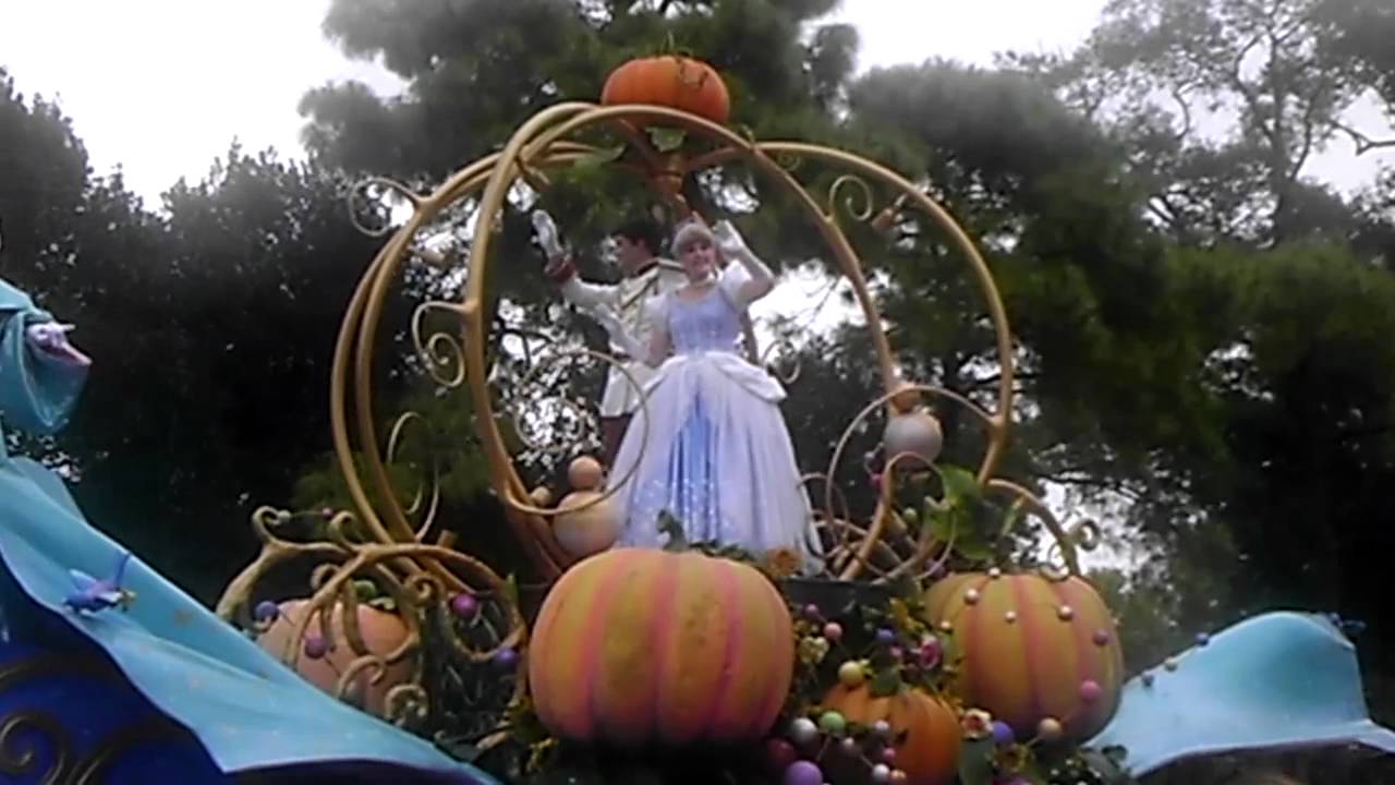 Disney Day 1 - Cinderella Parade - YouTube