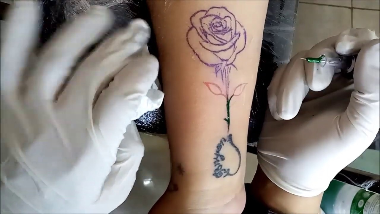 TATUANDO EN VIVO roSAS EN EL BRAZO PARTE 1/COMO TATUAR TATUAR ROSA ...