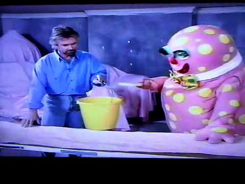 Noel Edmond's teaching Mr Blobby to wallpaper... - YouTube