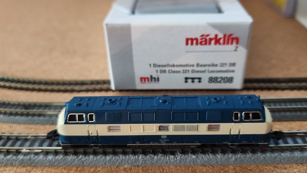 Marklin 88208 Cl 221 Diesel Locomotive Test Run at z.scale.hobo 07.11. ...