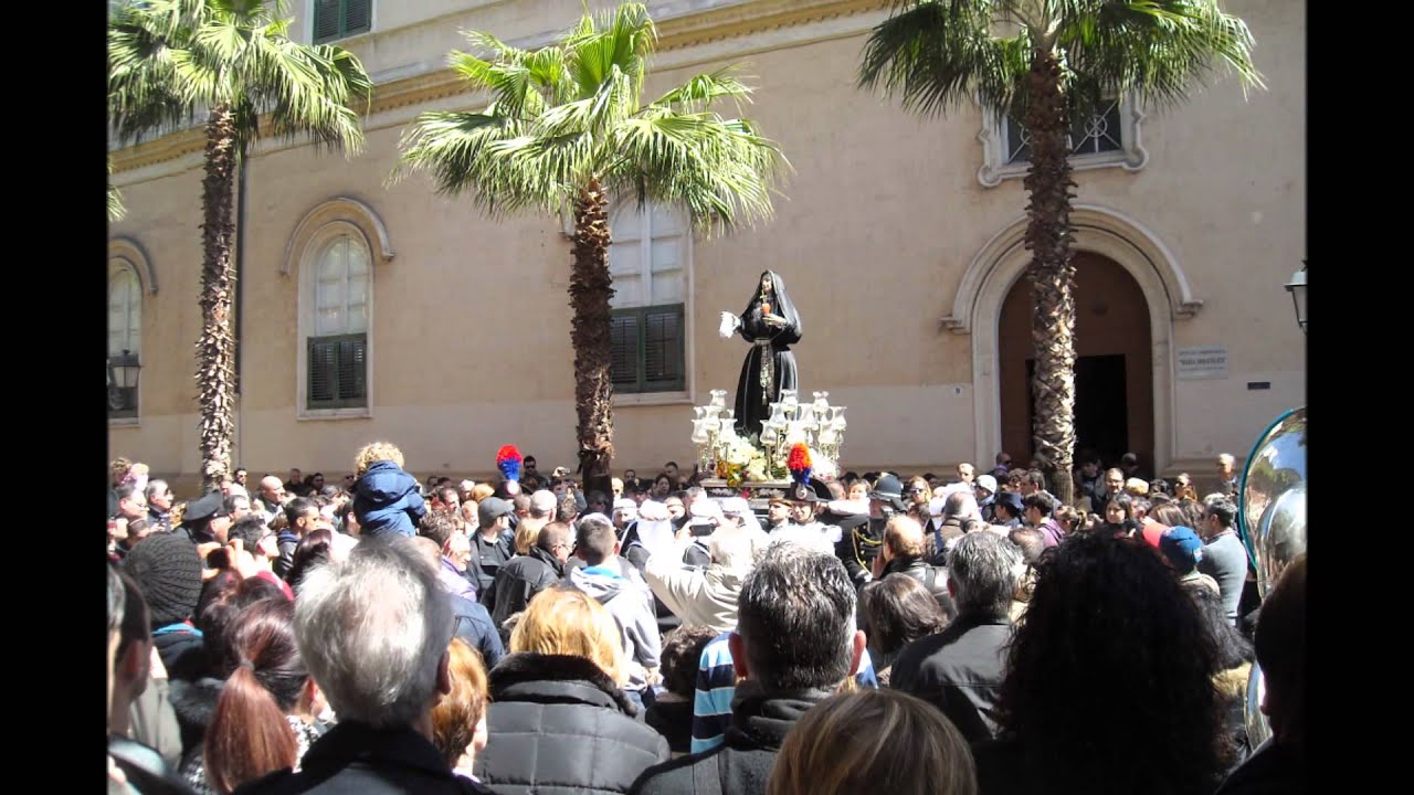 PROCESSIONE DELL'ADDOLORATA A TARANTO, VENERDI' SANTO 2013 - YouTube