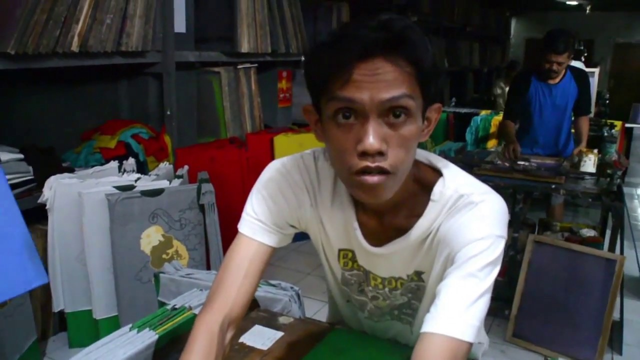 PROSES PEMBUATAN DAN SABLON KAOS TSHIRT DI JOGJA TSHIRT - YouTube