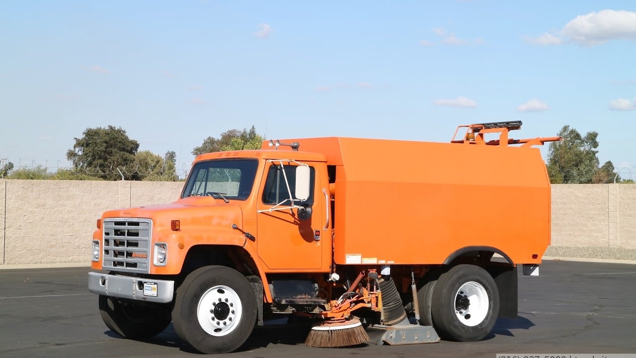 1989 International Elgin Crosswind G Air Street Sweeper - YouTube