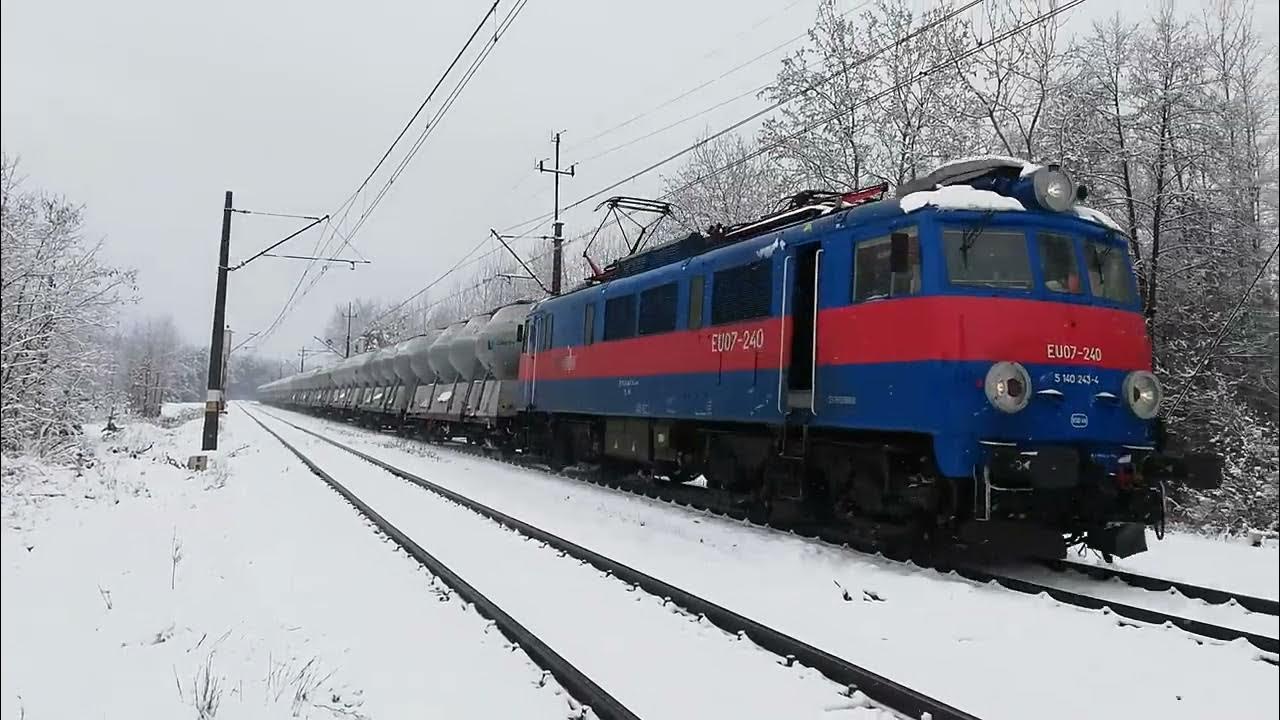 EU07-240 z towarem. ZIK Sandomierz. - YouTube