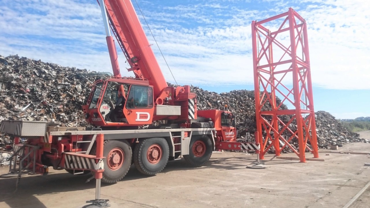 Assembly of iFE waste screen, designed fitted by Enigma Engineers. At ...
