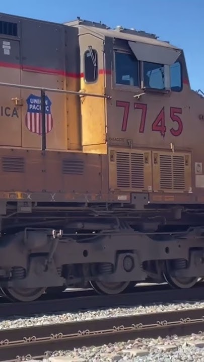 UP 7745 Mid DPU at EBJ Union Station - YouTube