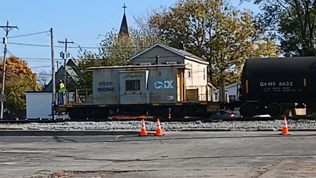 CSX 900045 Bay Window Caboose Shoved by CSX 2712 on Local Train North ...