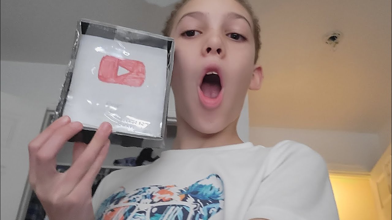 I made a custom 100 sub play button - YouTube