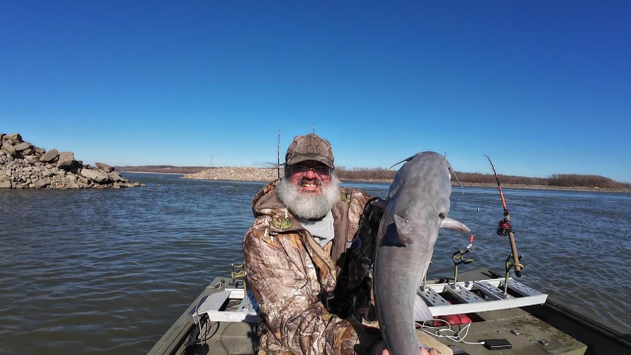 Mississippi River Wing Dam Winter Catfishing - YouTube