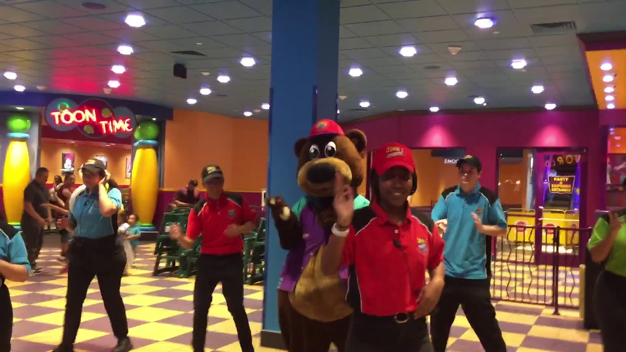 Here is the bear dance at Johns incredible pizza in Newark ca - YouTube