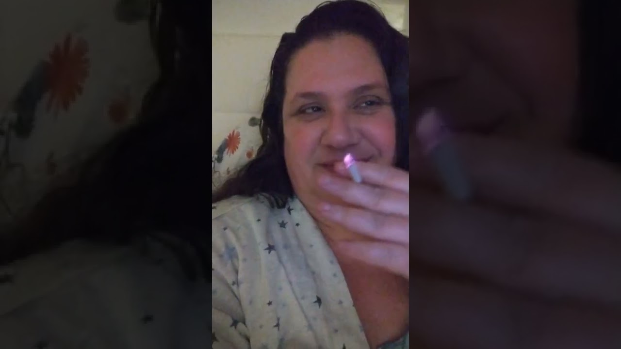 Smoking Capri Magenta 120's - YouTube