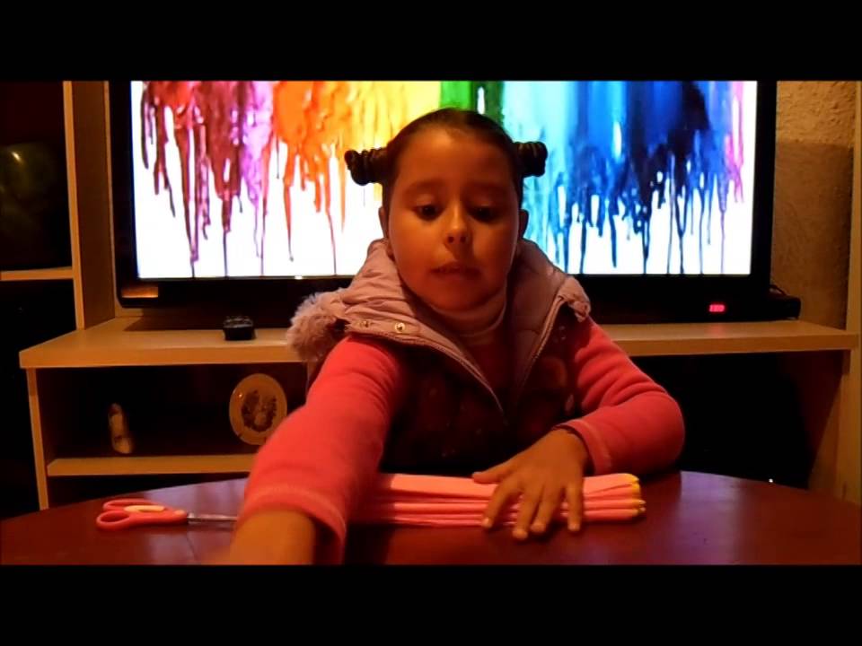 COMO HACER POMPONES DE PAPEL CREPE , MUY FASHION!!! CAMILA PASCAL 7 AÑOS - YouTube