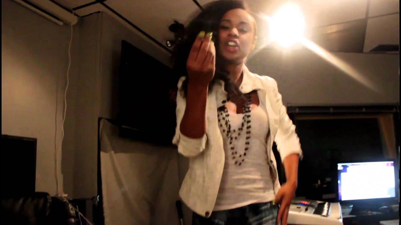 Reema Major HARD BODY freestyle - YouTube