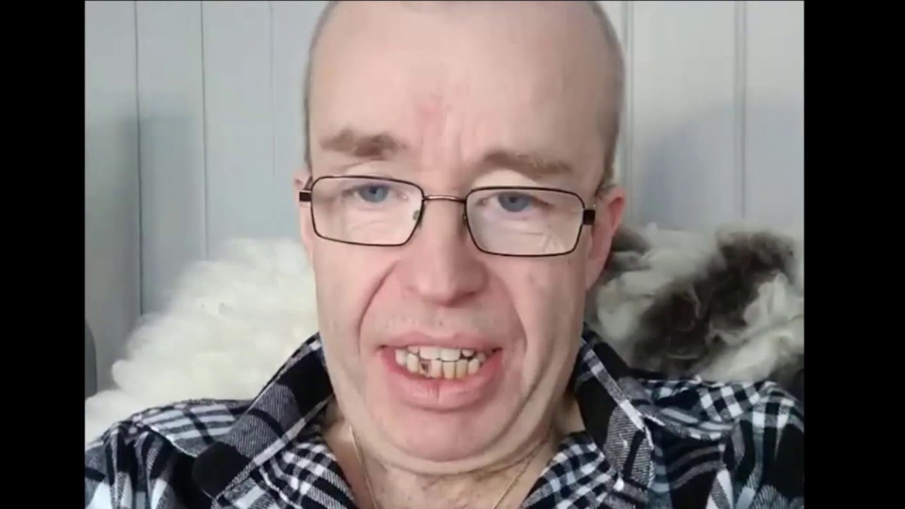 Levi Jensen blir ringt under annonsering av bibeltime, og blir deprimert - YouTube