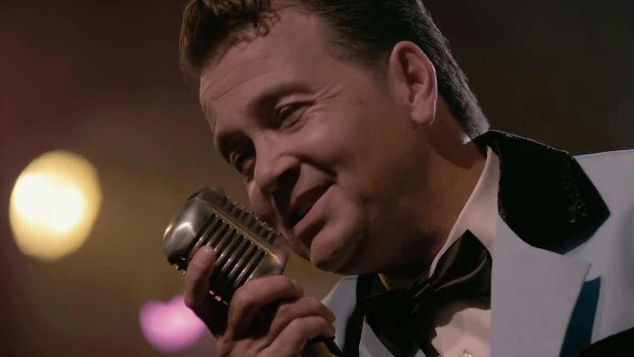Bouke Come A Little Bit Closer Officiële Movie Videoclip - YouTube
