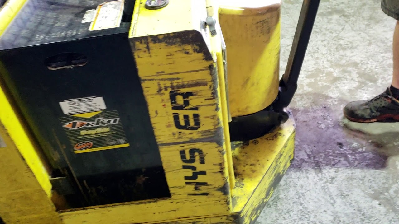 3000 lbs Hyster Electric walkie straddle stacker lift truck model ...