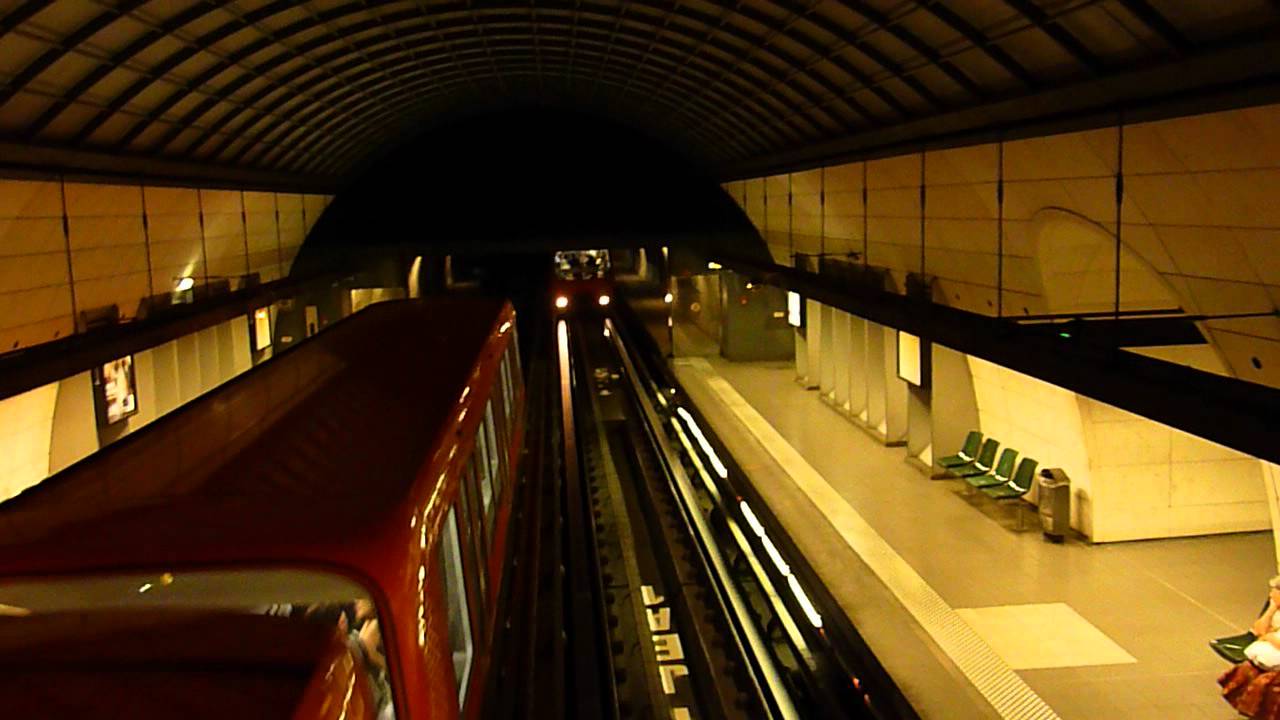 Metro Lyon . Ligne D au "Vieux Lyon" - YouTube