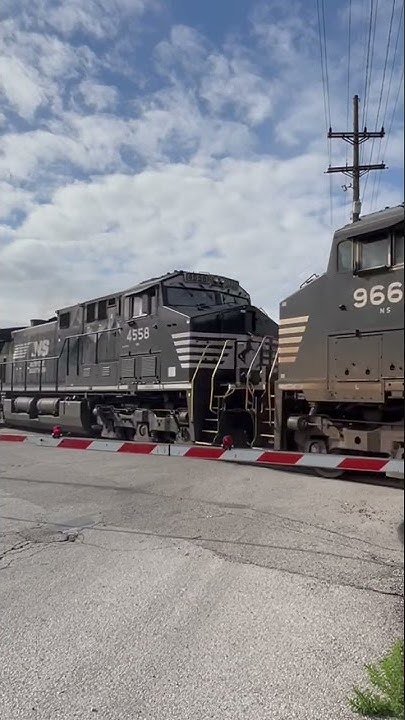 NS 74G NB,in granite city, Illinois just at the hub - YouTube
