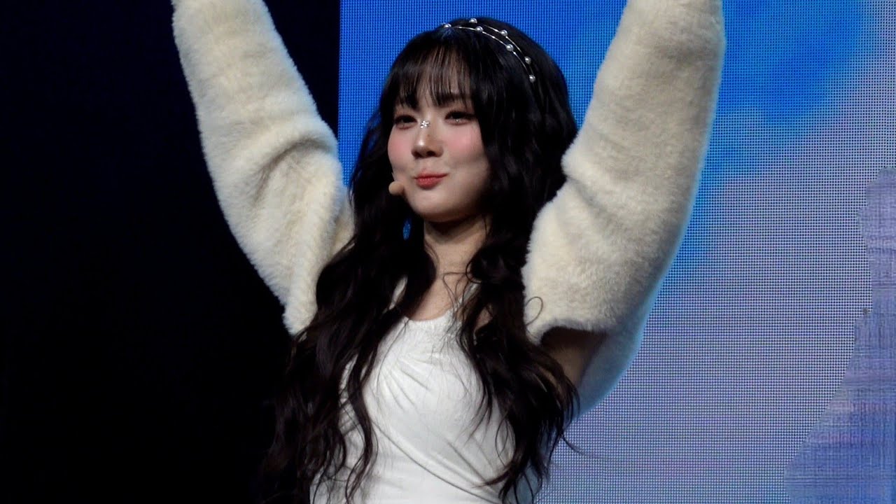 tripleS (트리플에스/トリプルS) in 4K - MENT5 - COME TRUE TOUR : TORONTO - FEB 7 ...