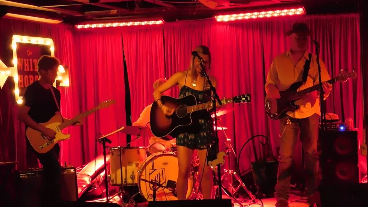 Robynn Shayne At The White Horse - YouTube