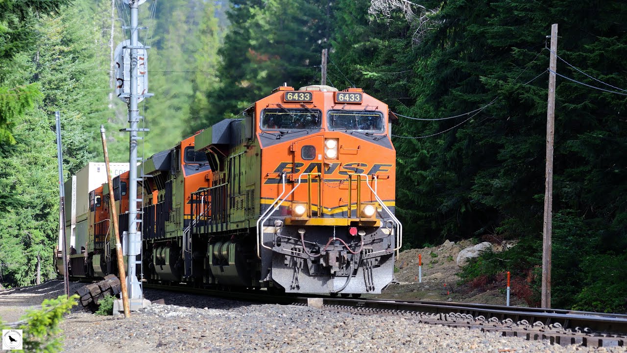 BNSF Scenic Sub: Two Trains at East Berne, WA - YouTube
