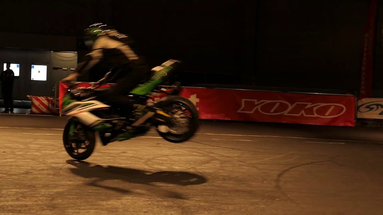 Motorbike jumping - YouTube