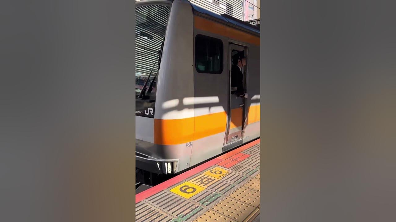 新宿駅を中央線E233系が発車 ＃新宿駅 ＃中央線 ＃E233系 ＃発車 - YouTube