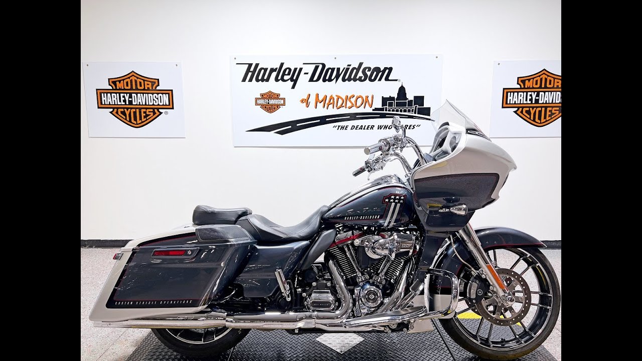 2019 Harley Davidson CVO Road Glide FLTRXSE lightning silver and ...